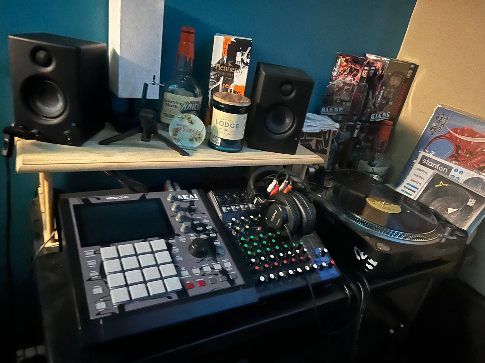 Black MPC One Stand - Dope Stands